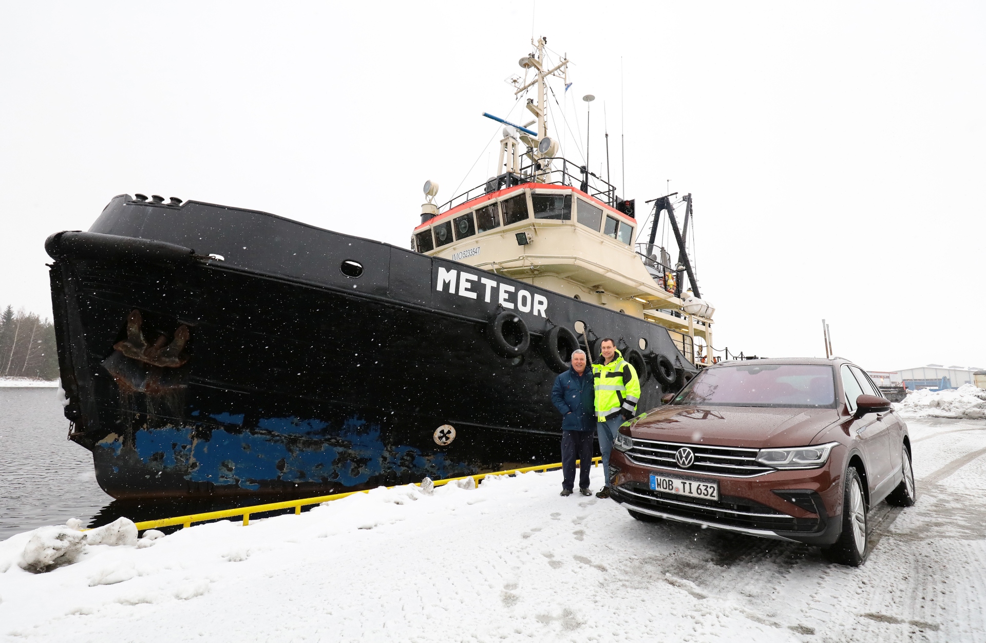 Alten Stralsunder Bekannten durchs karelische Eis geleitet - Frachter ...