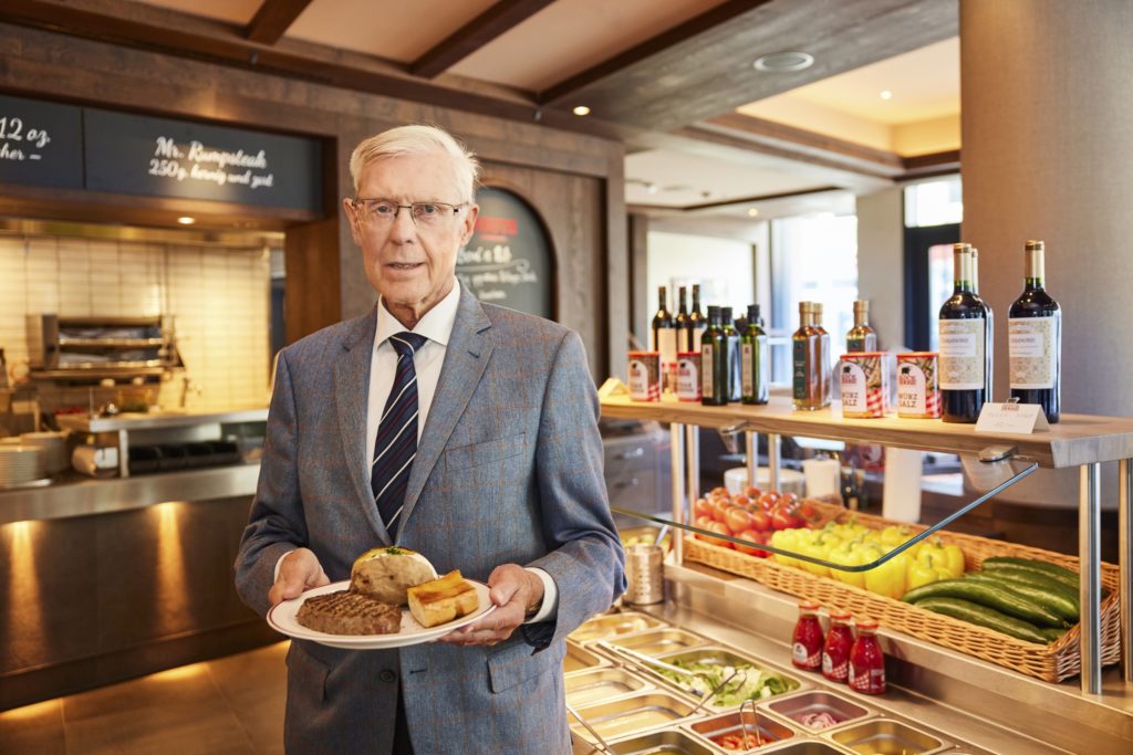 Eugen Block mit Steak im Deutschlandhaus – WELTEXPRESS